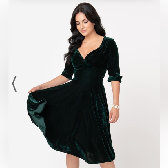 Unique Vintage Dresses Unique Vintage 95s Emerald Green Velvet